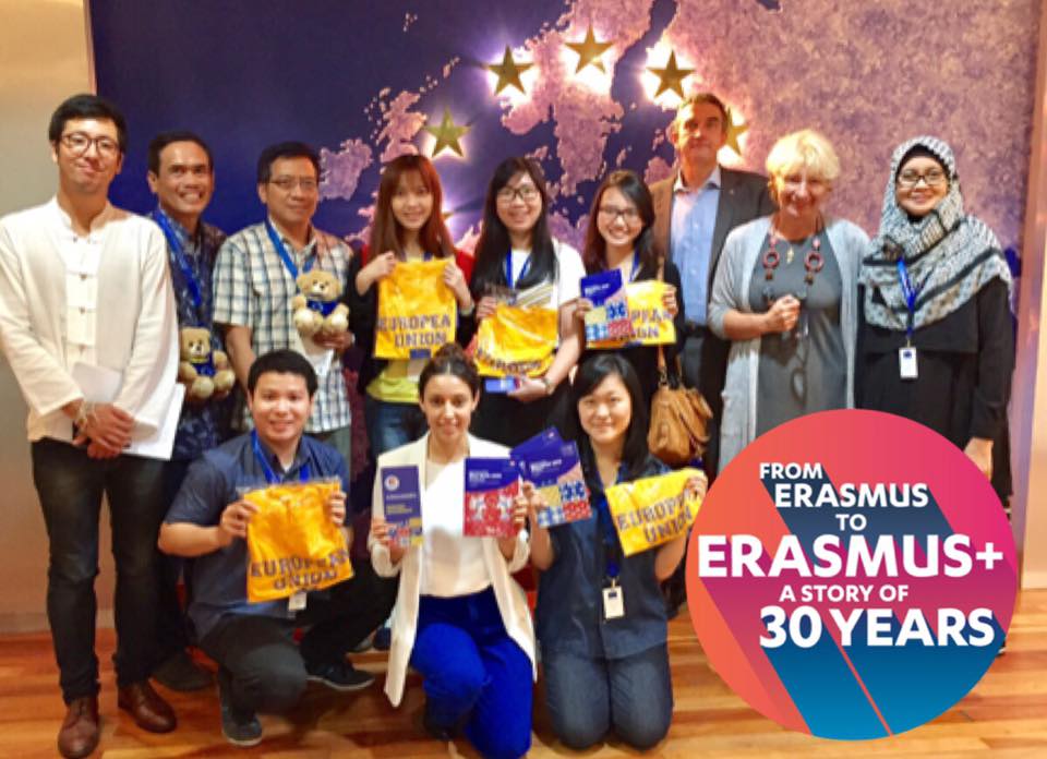 PERTEMUAN MAHASISWA PENERIMA BEA SISWA ERASMUS PLUS DENGAN EU DELEGATION