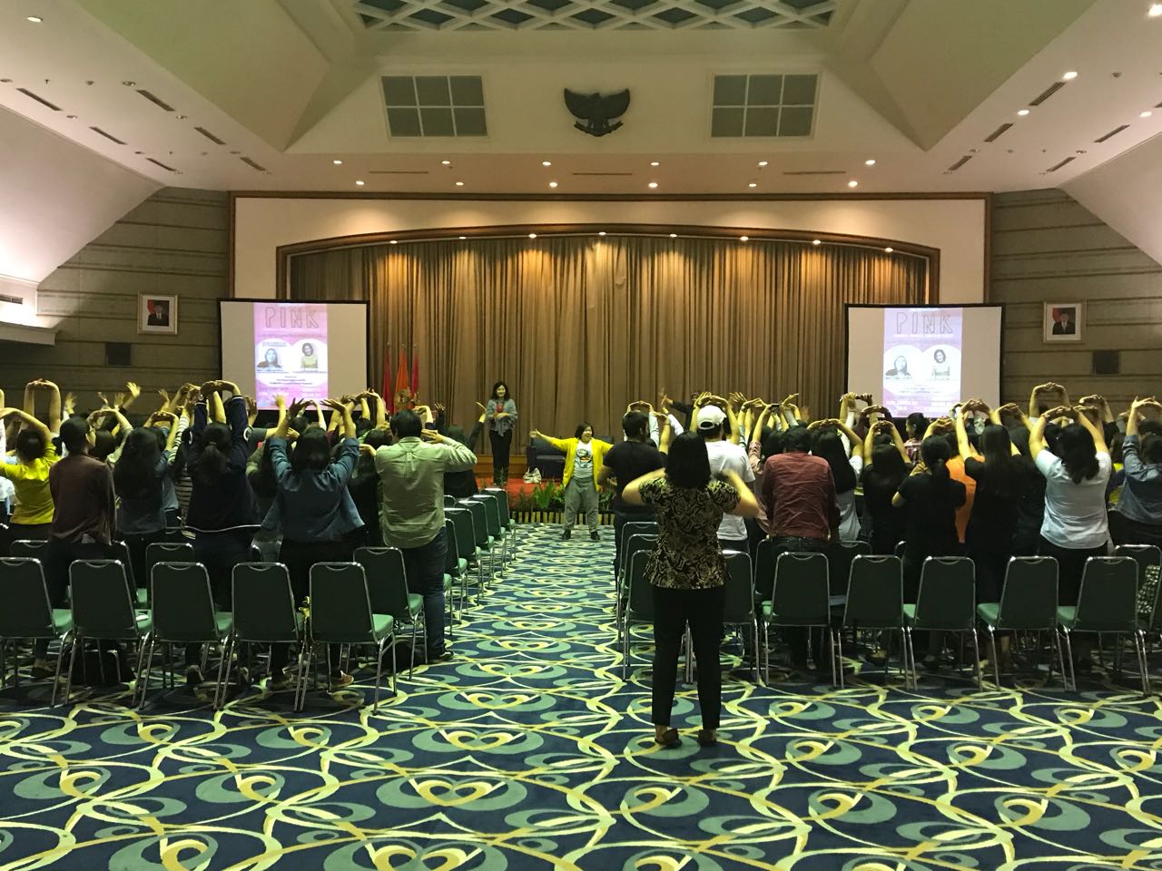 SEMINAR PEREMPUAN INDONESIA BERSAMA DENGAN INAYAH WAHID DAN LIVIA ISKANDAR